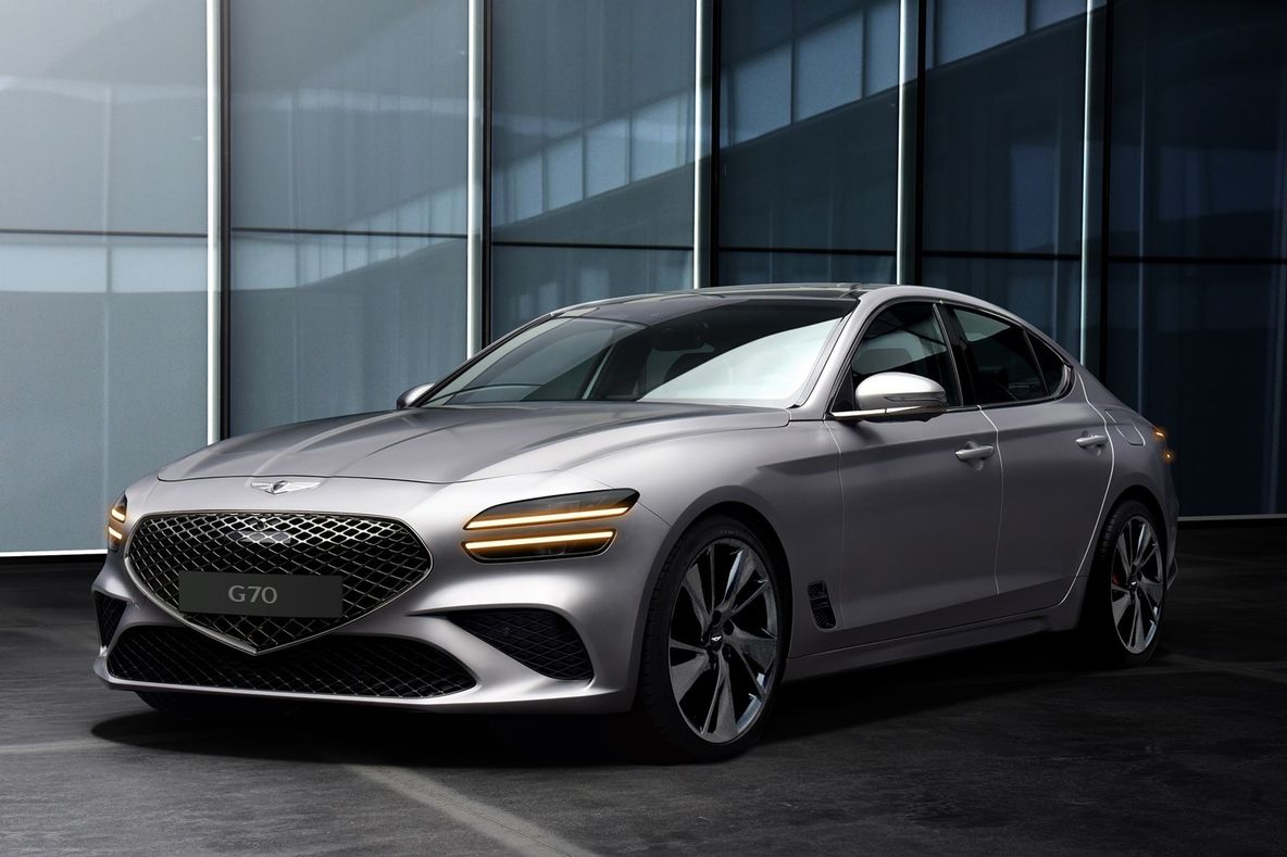 7 Cars With a Blind Spot Camera | Capital One Auto Navigator