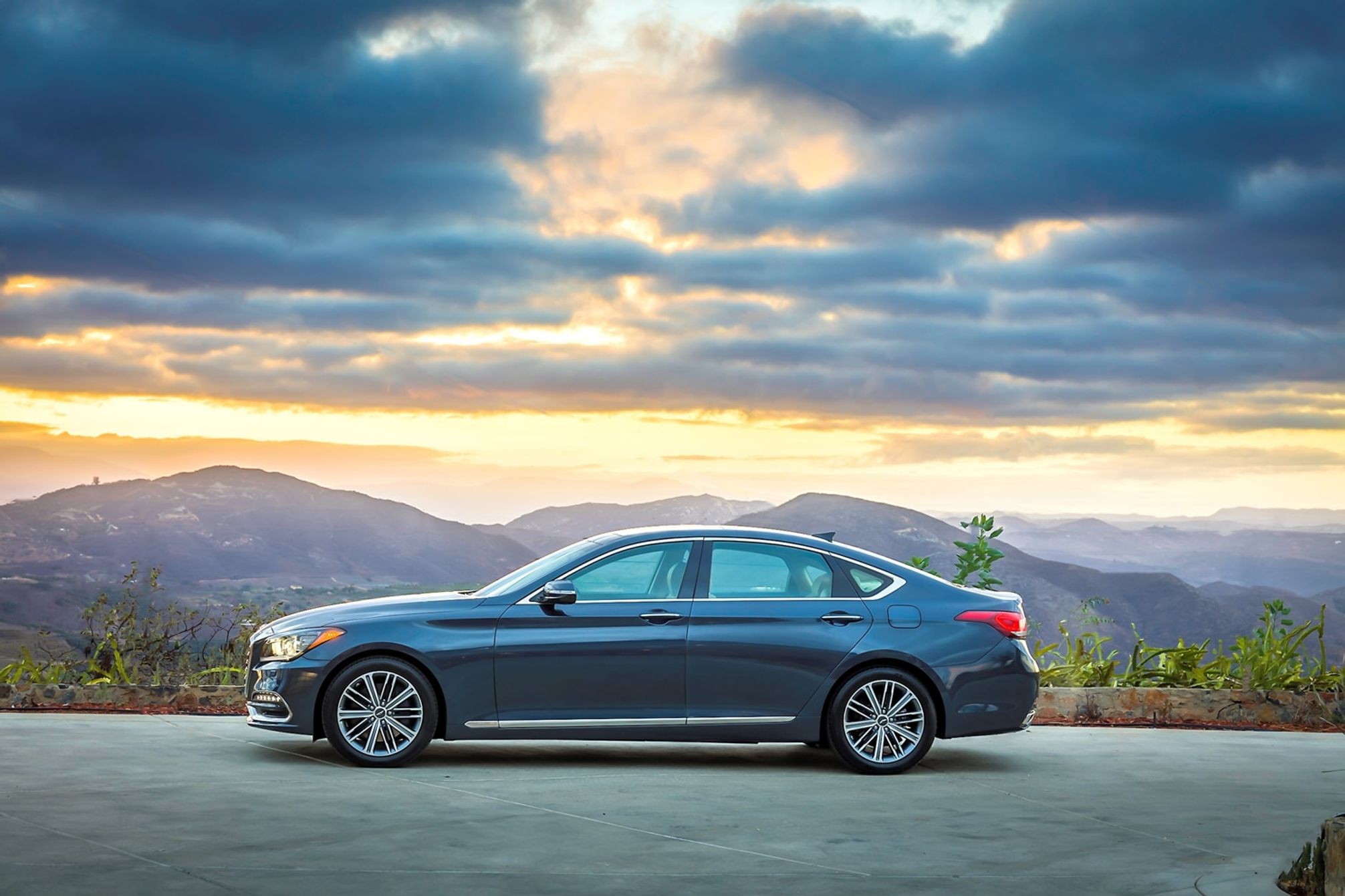 7 Cars With a Blind Spot Camera | Capital One Auto Navigator