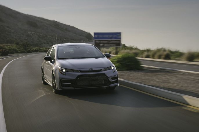 2022 Toyota Corolla vs. 2022 Nissan Sentra: Price, Features, and Fuel ...