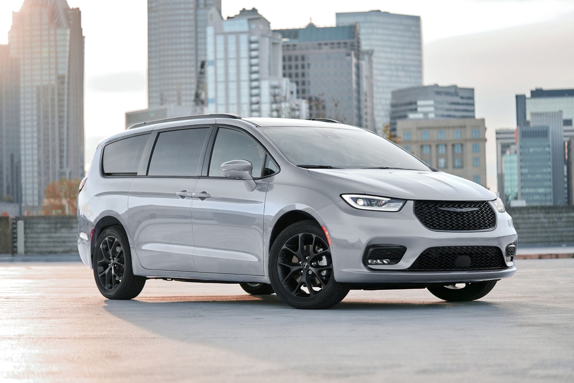 Can't Find a Chrysler Pacifica? Consider These Minivans and SUV Instead ...