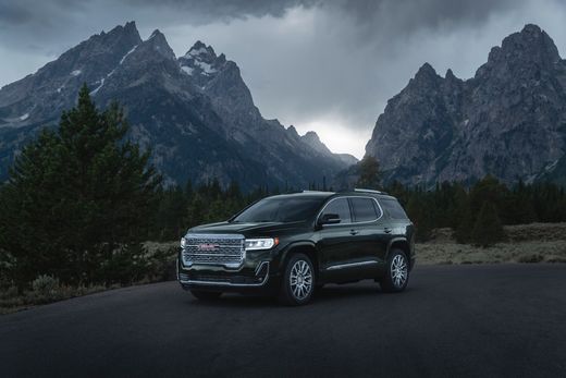 Compared: 2023 Chevrolet Traverse vs. 2023 GMC Acadia | Capital One ...