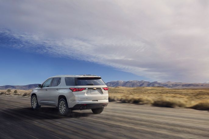 Compared: 2023 Chevrolet Traverse vs. 2023 Jeep Grand Cherokee ...