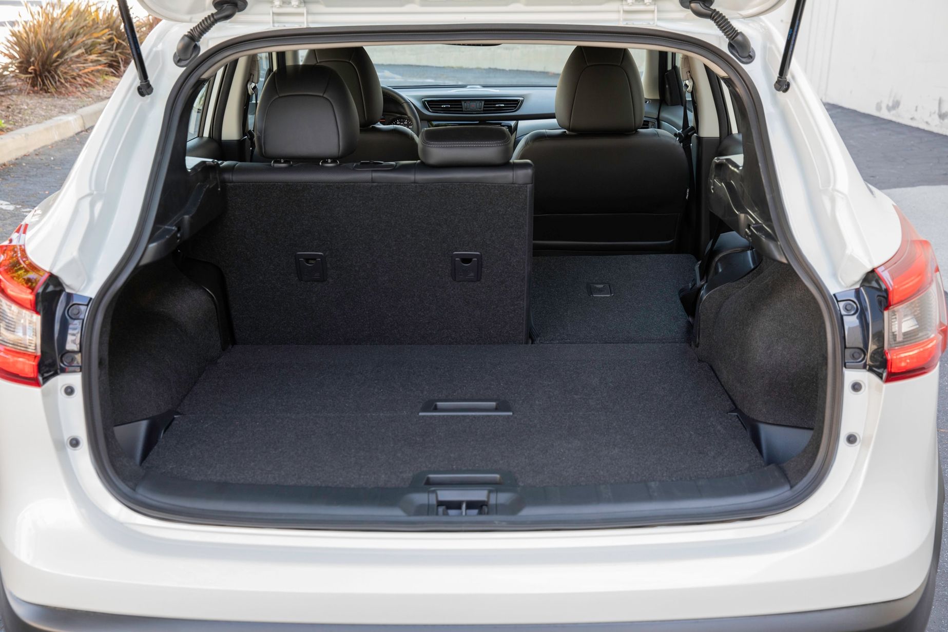 How to Replace Tailgate and Hood Struts | Capital One Auto Navigator
