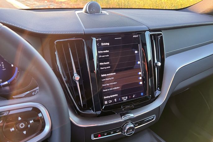 2022 Volvo XC60 Review and Test Drive | Capital One Auto Navigator