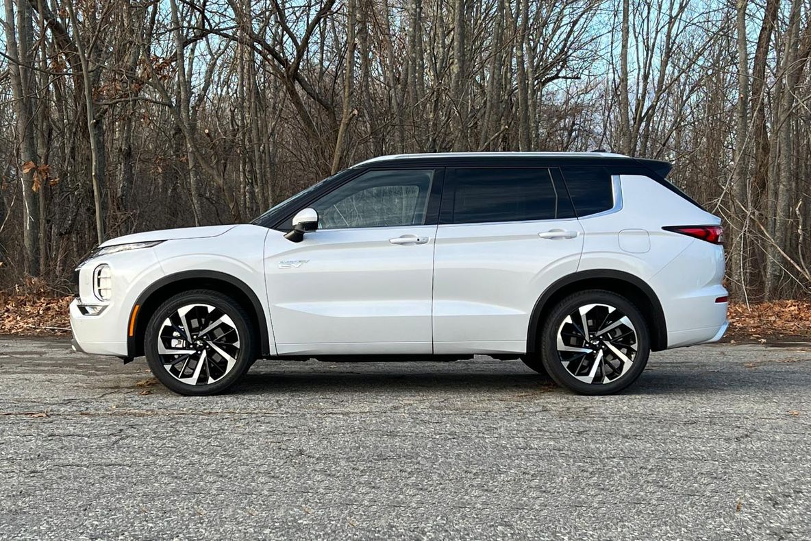 2023 Mitsubishi Outlander PHEV Review and Test Drive | Capital One Auto ...