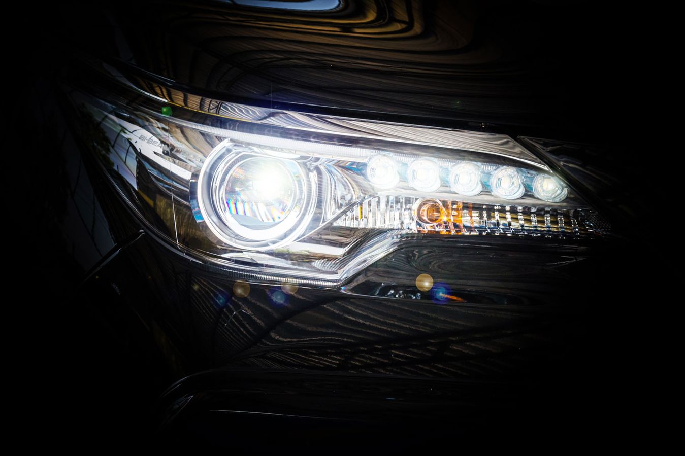 Projector vs. Reflector Headlights: What's the Difference? | Capital ...