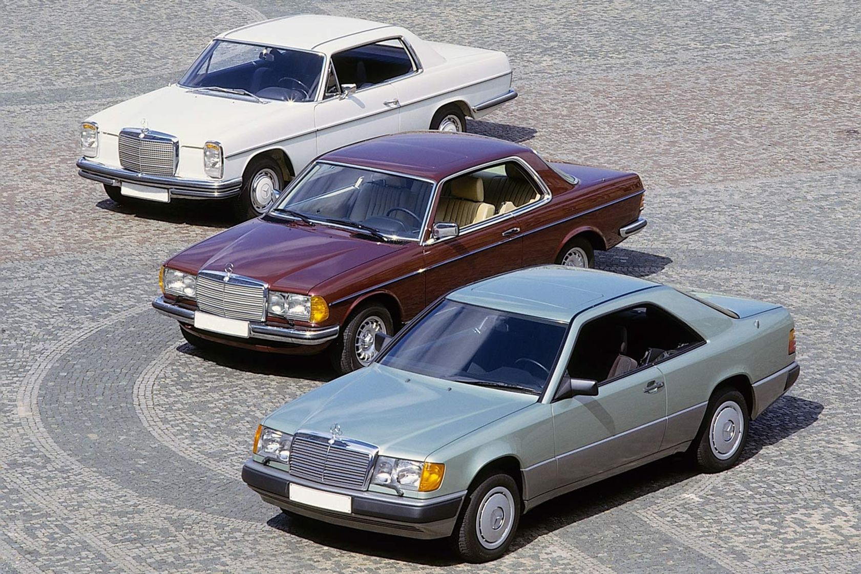 How Mercedes-Benz Classic Can Help Restore Your Older Car | Capital One ...