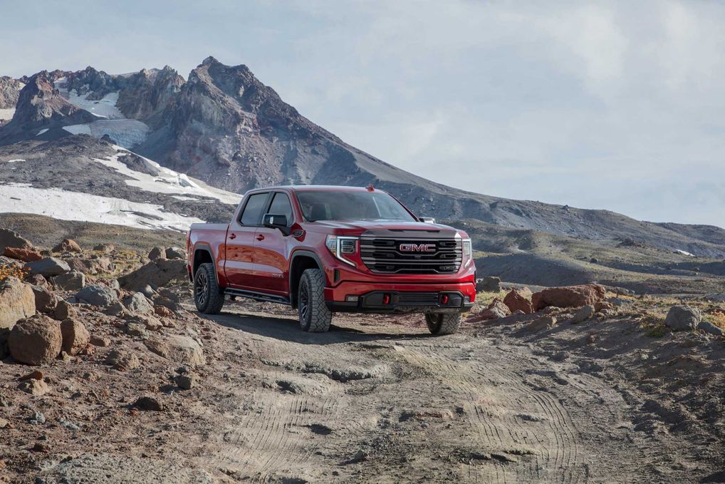 Compared: Chevrolet Silverado 1500 vs. GMC Sierra 1500 | Capital One ...
