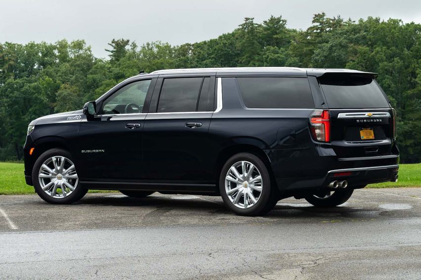 2023 Chevrolet Suburban Review and Test Drive | Capital One Auto Navigator