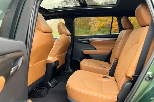2024 Toyota Highlander Review and Test Drive | Capital One Auto Navigator