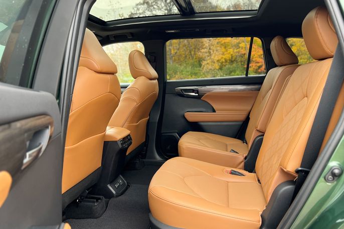 2024 Toyota Highlander Review and Test Drive | Capital One Auto Navigator