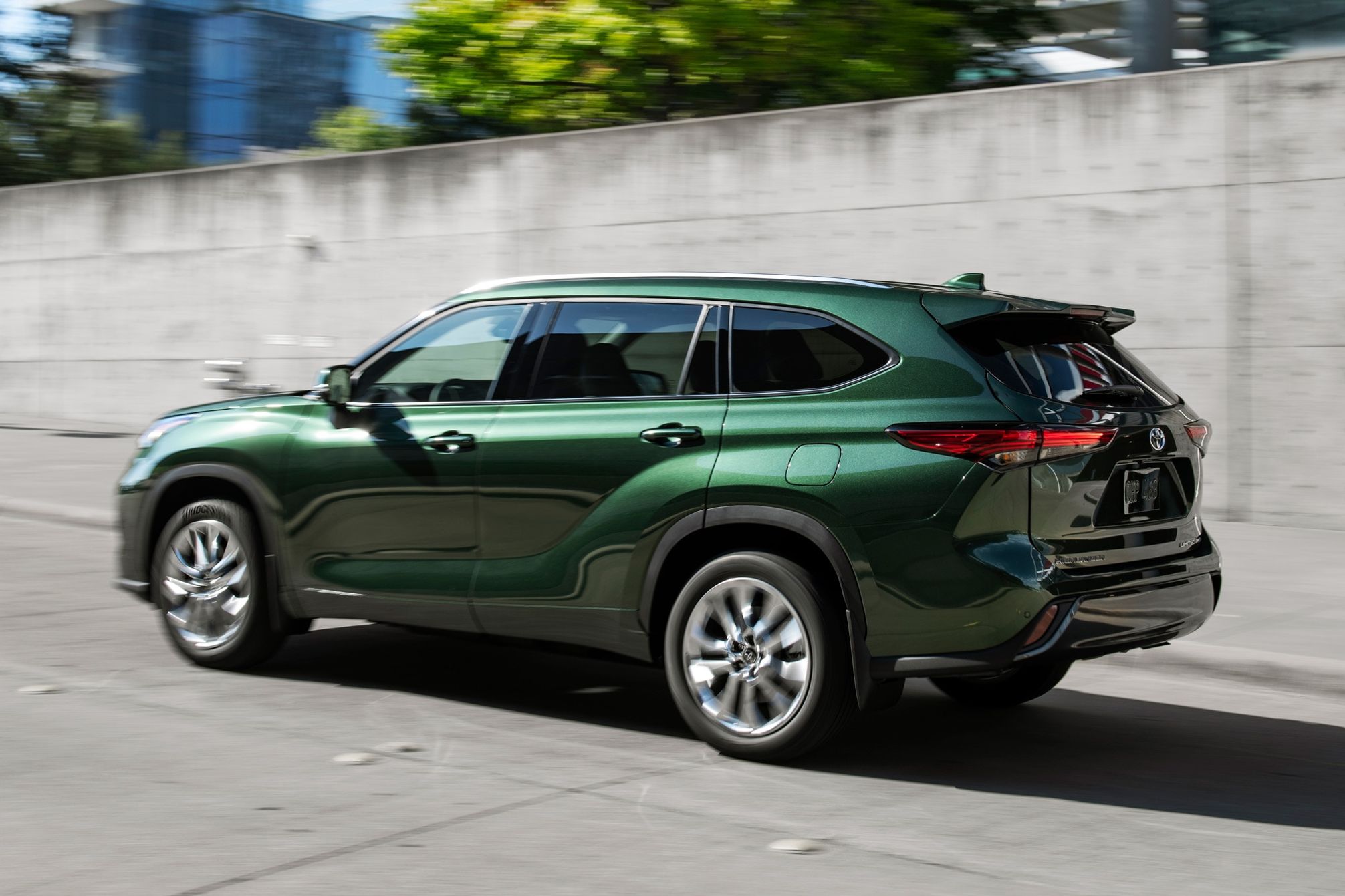 2023 Top Safety Pick+ Award Winners: Midsize SUVs | Capital One Auto ...