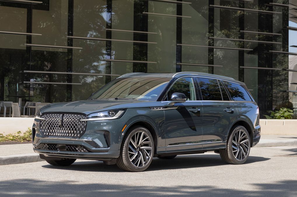 2025 Lincoln Aviator First Look | Capital One Auto Navigator