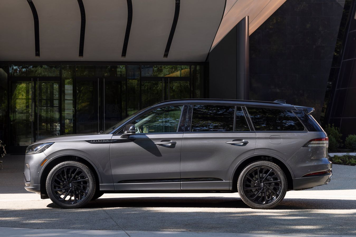 2025 Lincoln Aviator First Look | Capital One Auto Navigator