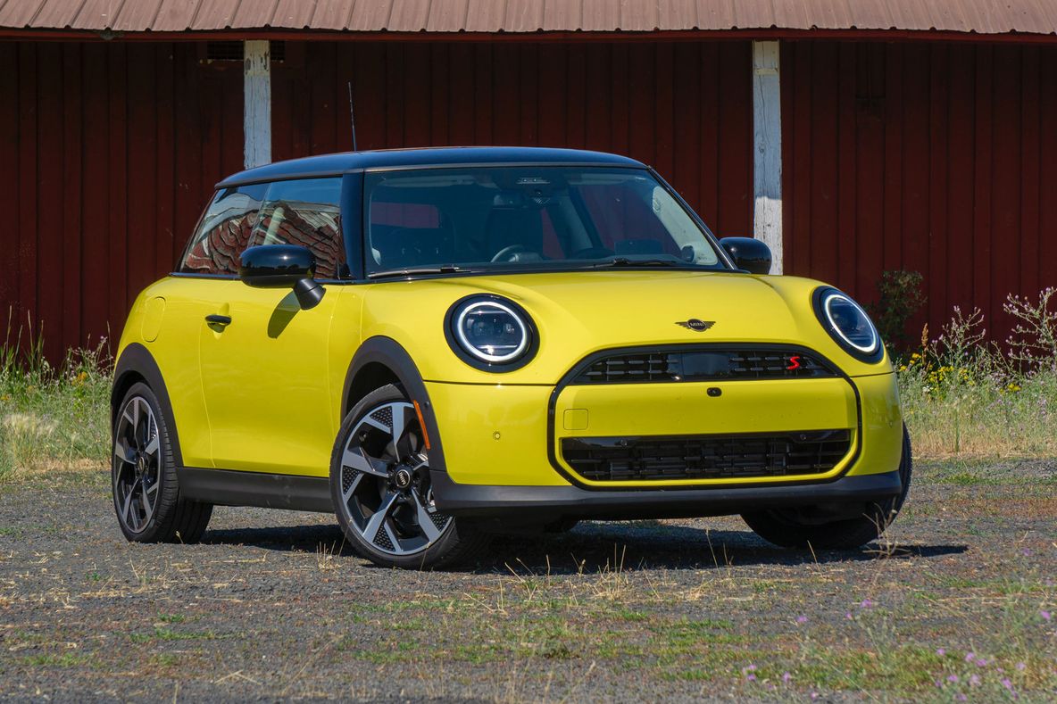 2025 Mini Cooper Hardtop Review and Test Drive | Capital One Auto Navigator