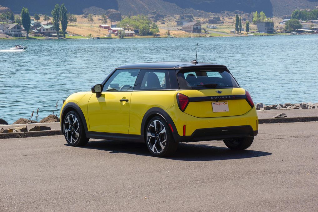 2025 Mini Cooper Hardtop Review and Test Drive | Capital One Auto Navigator