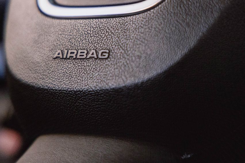 How Do Airbags Work? | Capital One Auto Navigator