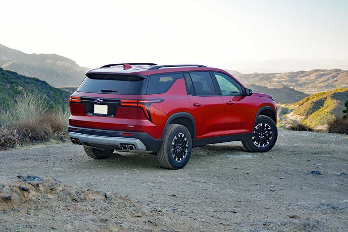 2025 Chevrolet Traverse Review and Test Drive | Capital One Auto Navigator