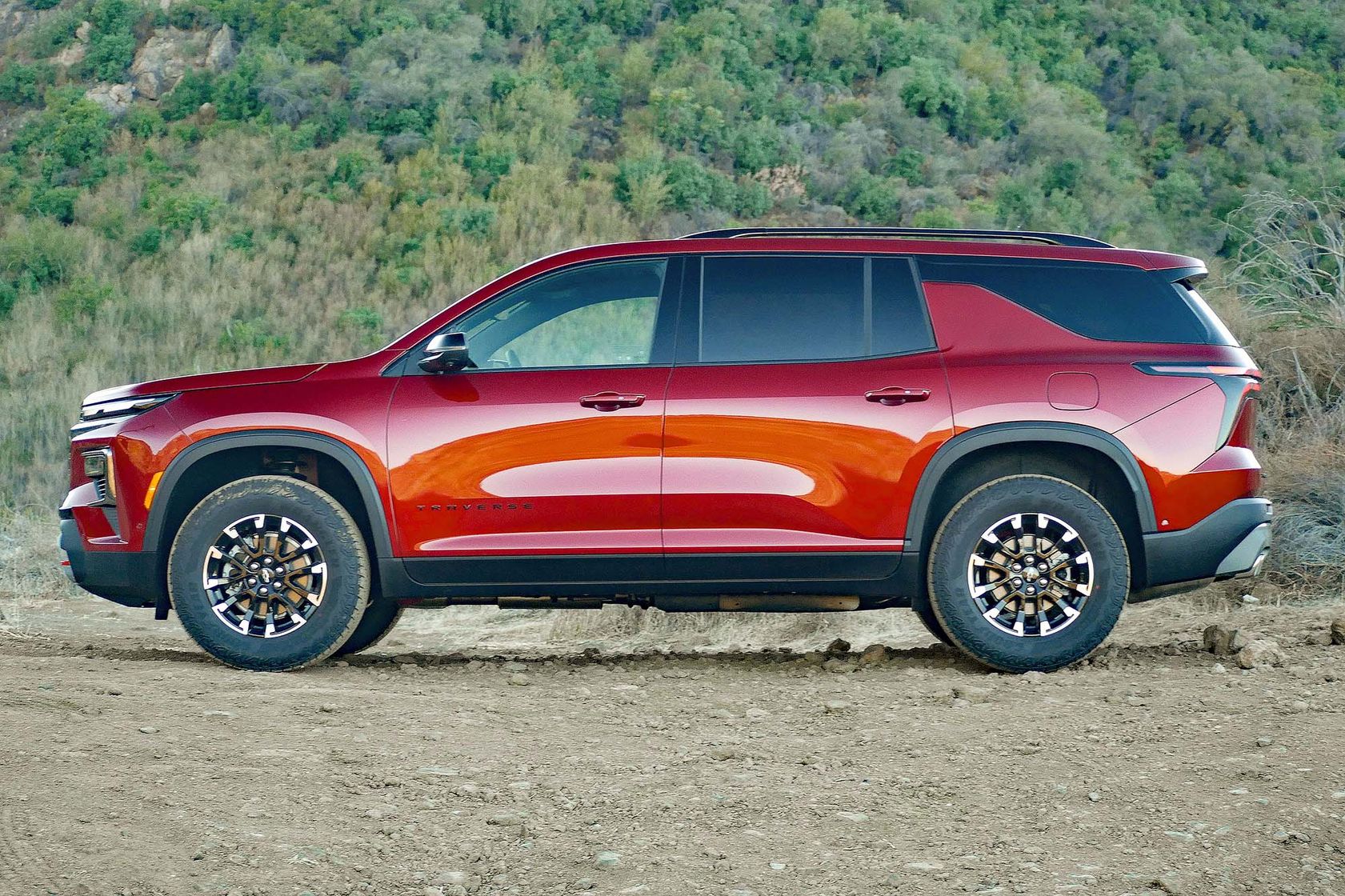 2025 Chevrolet Traverse Review and Test Drive | Capital One Auto Navigator