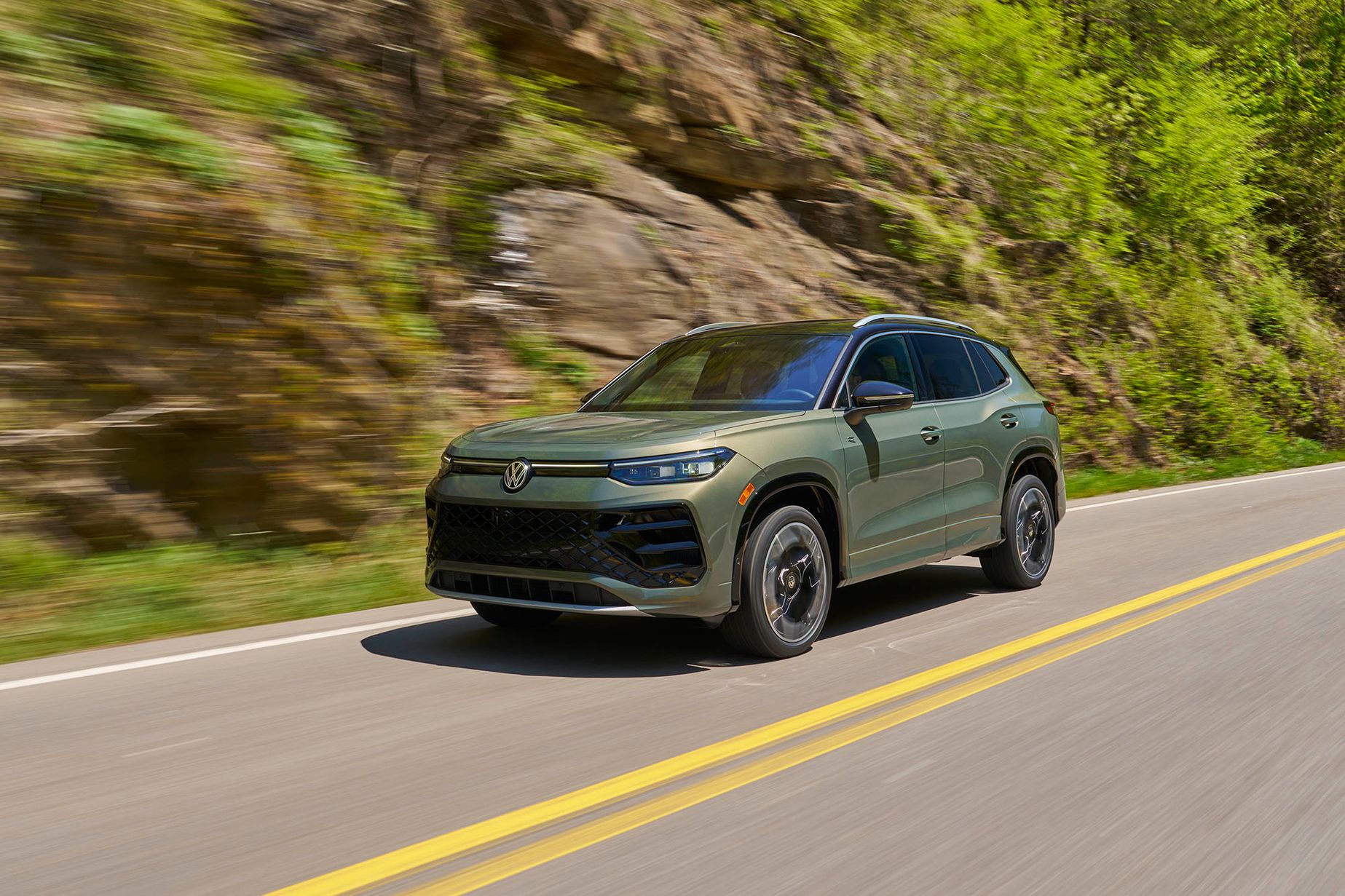 2026 Volkswagen Tiguan SEL R-Line Turbo First Look | Capital One Auto ...