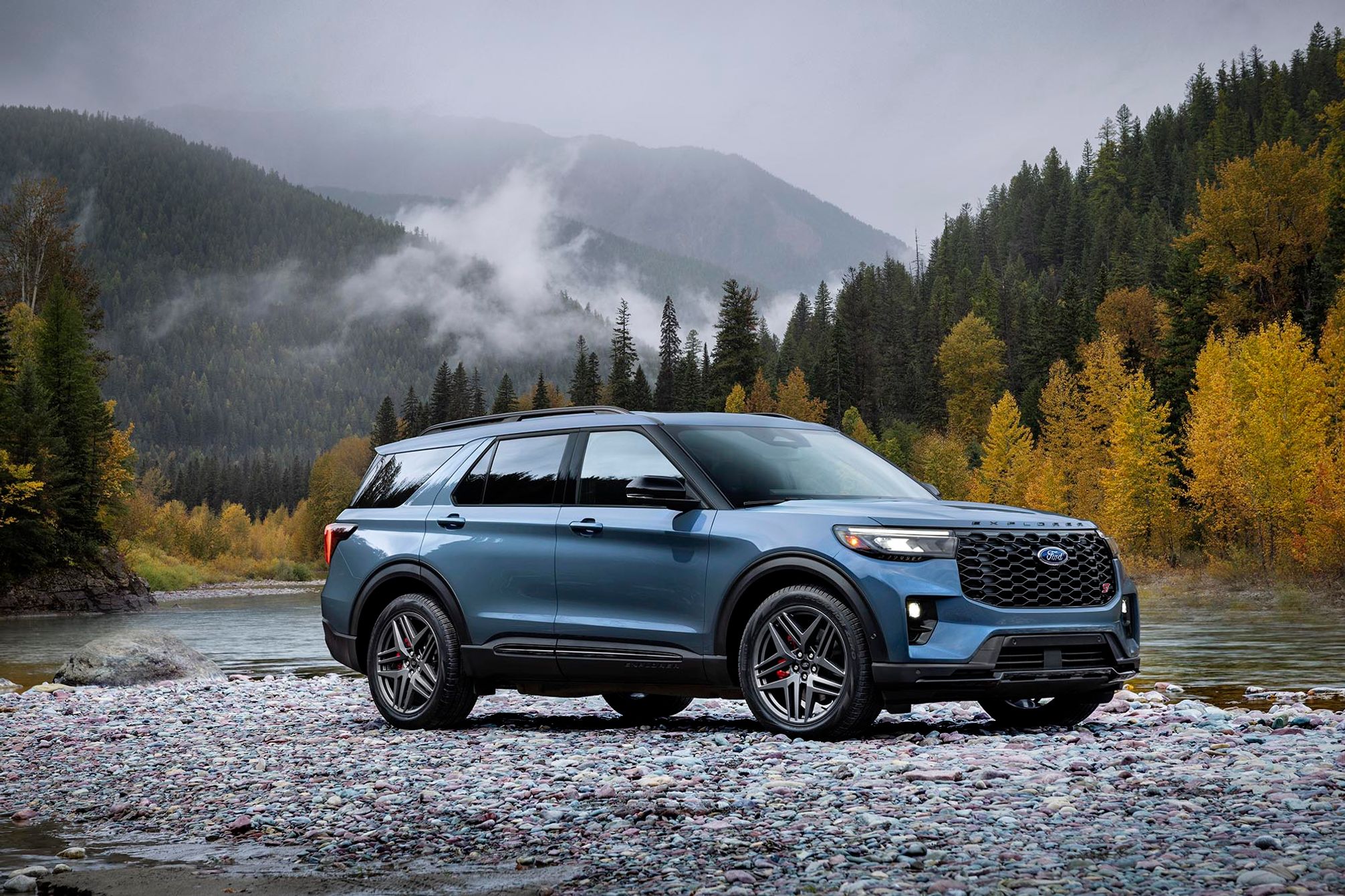 Ford Explorer ST-Line vs. ST | Capital One Auto Navigator
