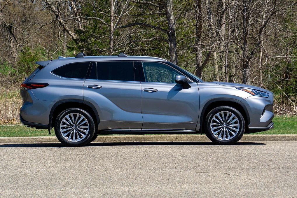 2025 Toyota Highlander Hybrid Review and Test Drive | Capital One Auto ...