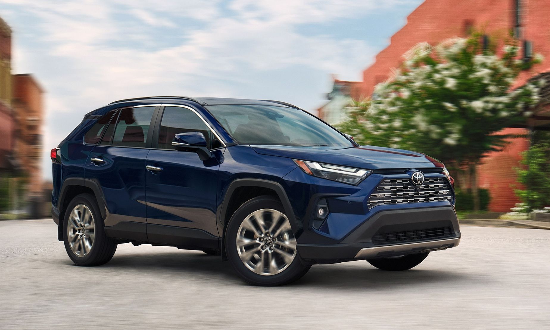 Toyota RAV4 Trim Levels: What You Get With Each Trim | Capital One Auto ...