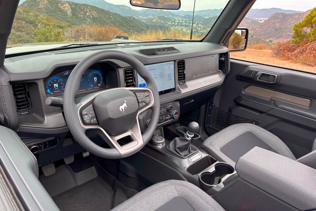 2025 Ford Bronco 2-Door Review | Capital One Auto Navigator