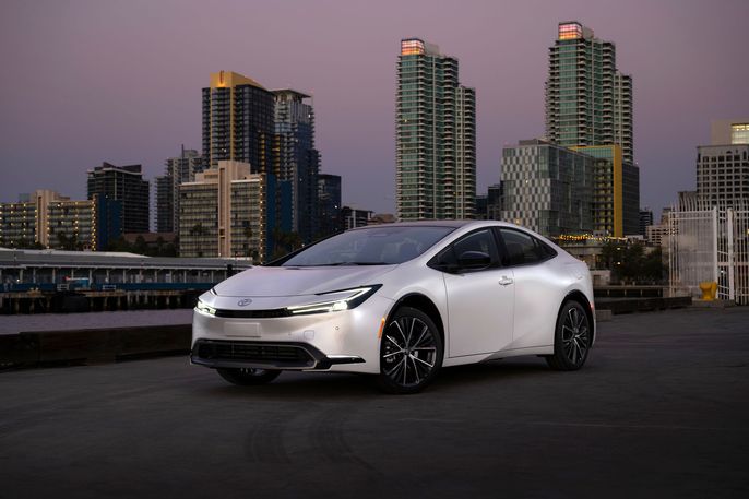6 Hybrids with the Best EPA Gas Mileage for 2026 | Capital One Auto ...