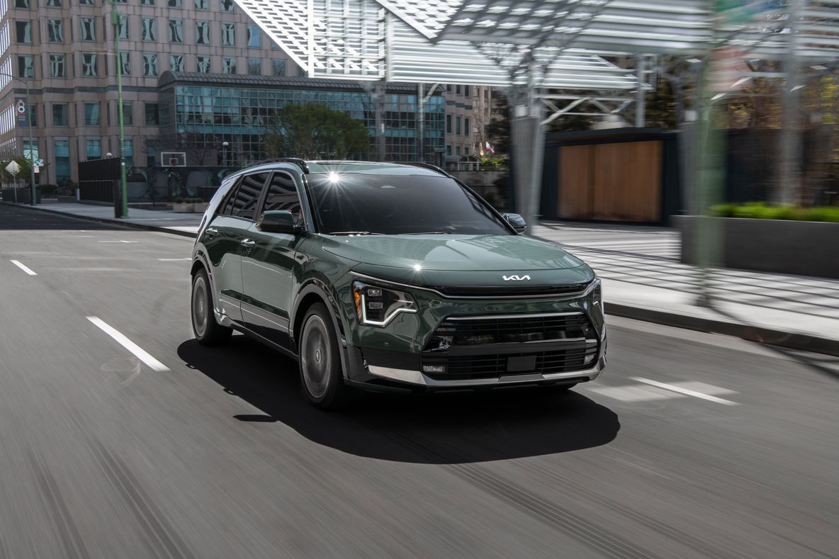 6 Hybrids with the Best EPA Gas Mileage for 2026 | Capital One Auto ...