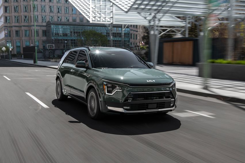 6 Hybrids with the Best EPA Gas Mileage for 2026 | Capital One Auto ...