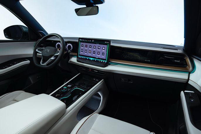 2027 Volkswagen Atlas Photos, Specs, and Tech | Capital One Auto Navigator