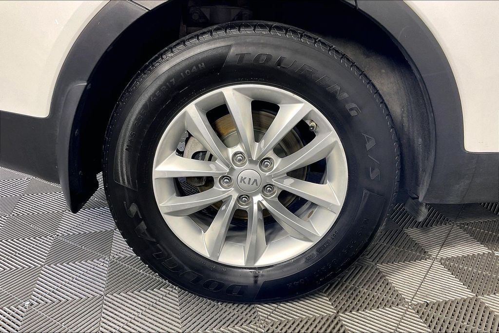 Used 2017 Kia Sorento LX For Sale in Tulsa, OK | Capital One Auto Navigator