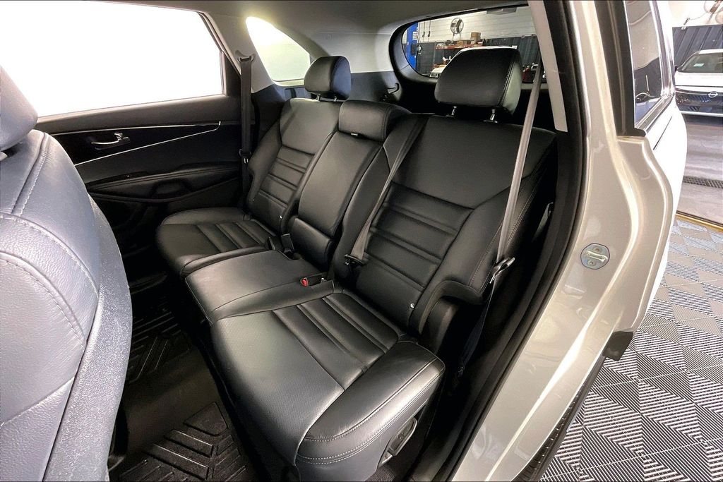 Used 2017 Kia Sorento LX For Sale in Tulsa, OK | Capital One Auto Navigator