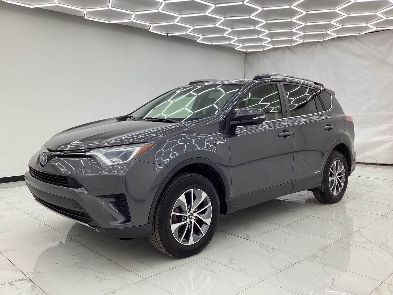 Used 2018 Toyota RAV4 For Sale in Cincinnati, OH | Capital One Auto ...
