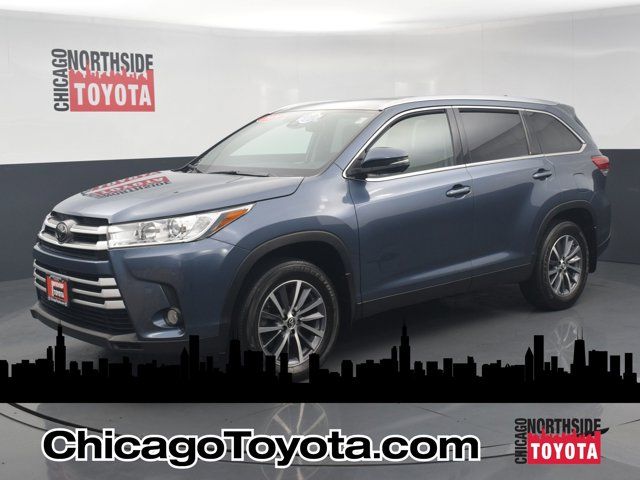Used 2019 Toyota Highlander XLE For Sale in Chicago, IL | Auto Navigator Used 2019 Toyota Highlander XLE For Sale in Chicago, IL | Auto Navigator