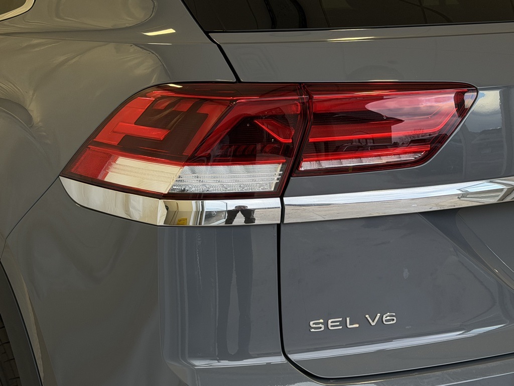 Certified Pre-owned 2022 Volkswagen Atlas Cross Sport 3.6L V6 SEL R ...