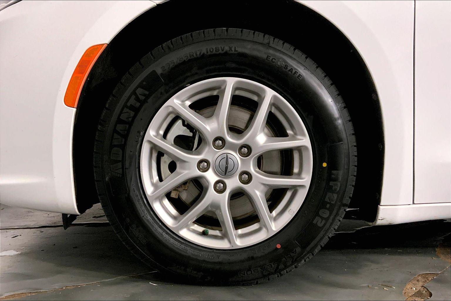 Used 2023 Chrysler Pacifica Touring-L For Sale in Kansas City, MO ...