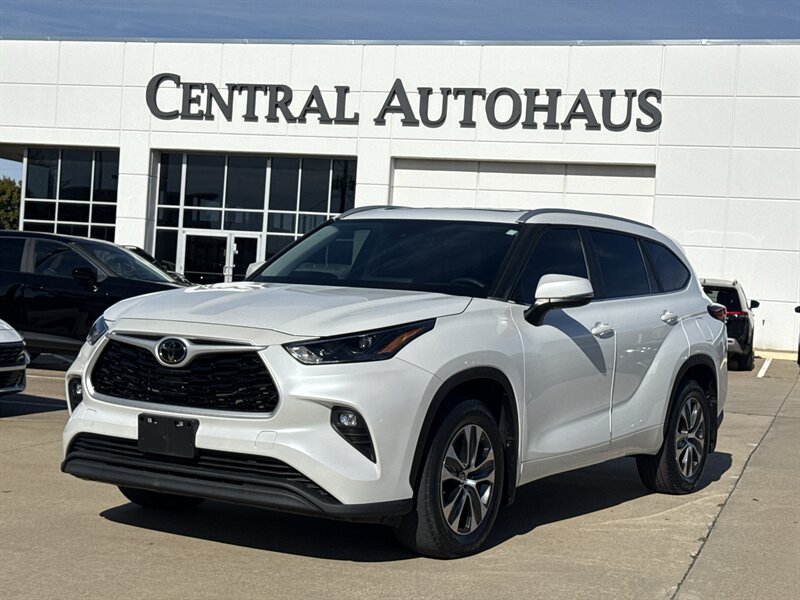 Used 2023 Toyota Highlander XLE For Sale in Dallas, TX | Capital One ...