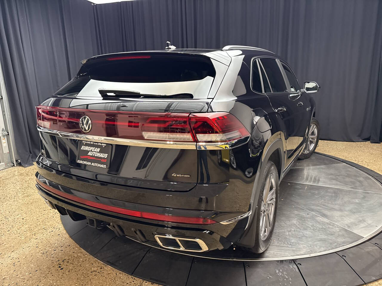 Used 2024 Volkswagen Atlas Cross Sport 2.0T SEL R-Line For Sale in ...