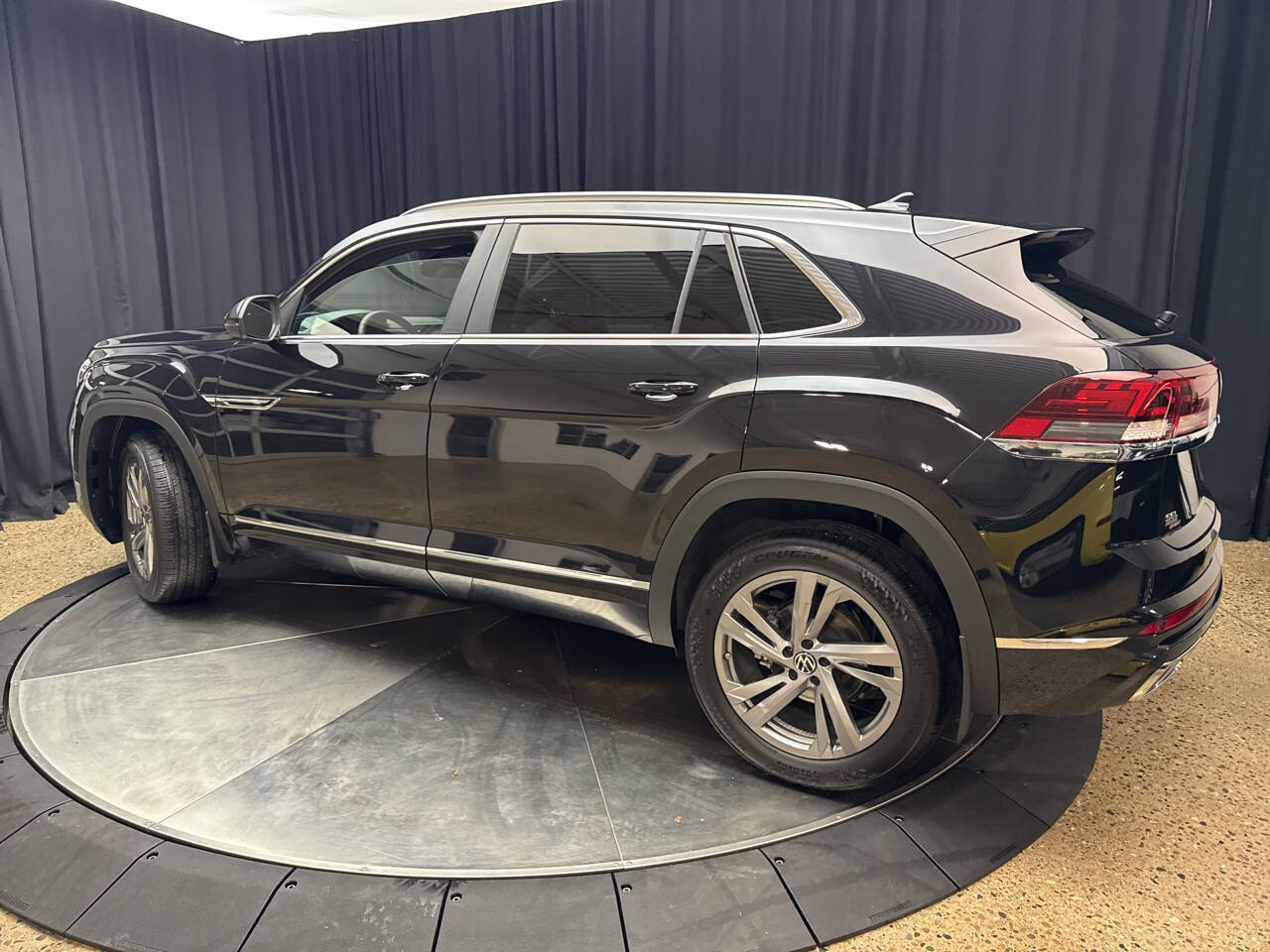 Used 2024 Volkswagen Atlas Cross Sport 2.0T SEL R-Line For Sale in ...