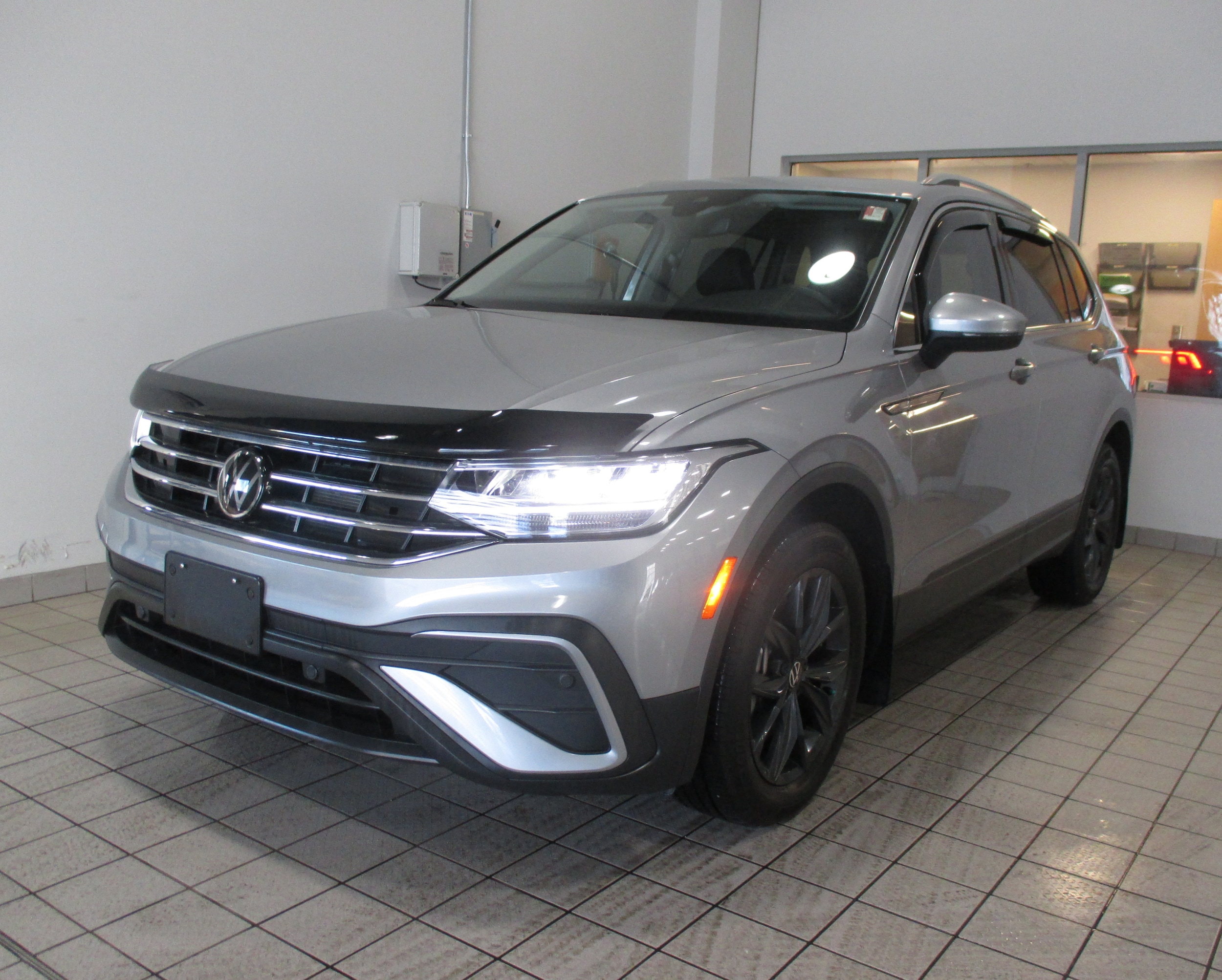 Used 2024 Volkswagen Tiguan SE For Sale in Auburn, MA | Capital One ...