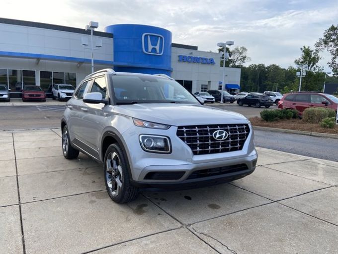 Used 2025 Hyundai Venue SEL For Sale in RIDGELAND, MS | Capital One ...