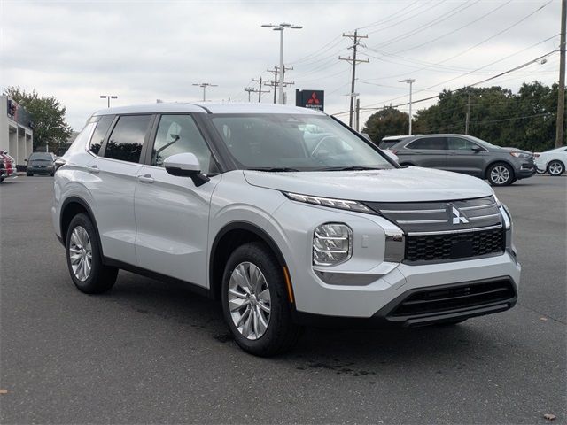 New 2025 White Mitsubishi Outlander SUV For Sale in Charlotte, NC ...