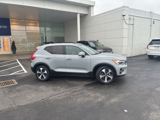 Used 2025 Volvo XC40 SUV For Sale in Springfield, OH | Auto Navigator