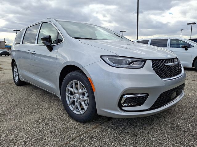 New 2026 Silver Chrysler Pacifica Minivan For Sale in Philadelphia, PA ...