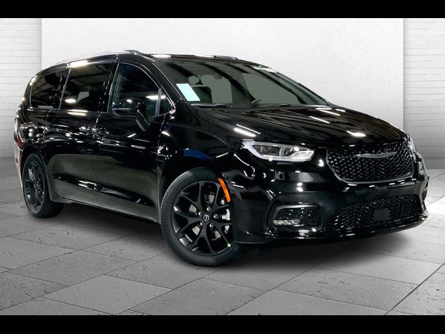New 2026 Black Chrysler Pacifica Minivan For Sale in Kansas City, MO ...