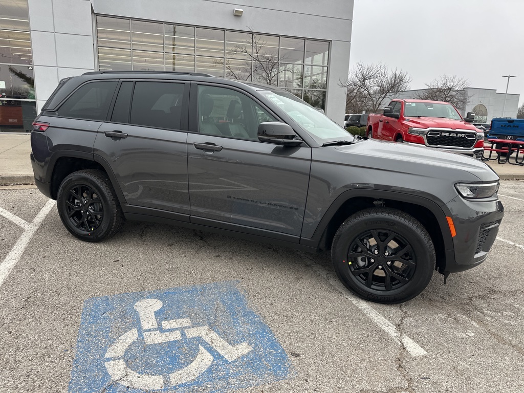 New 2026 Jeep Grand Cherokee Laredo Altitude For Sale in Lee's Summit ...