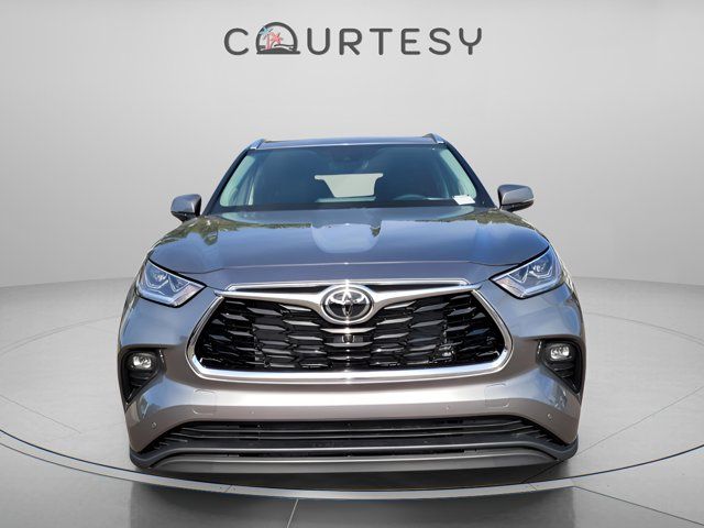 Used 2026 Toyota Highlander XLE SUV For Sale in Tampa, FL | Auto Navigator