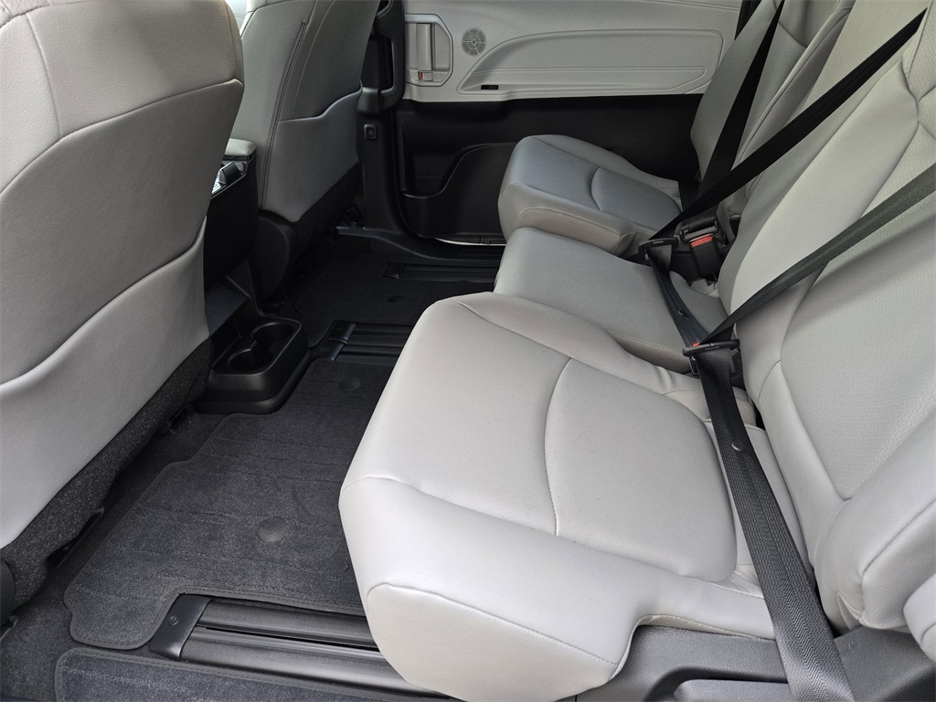 New 2026 Toyota Sienna XLE For Sale in Irving, TX | Capital One Auto ...